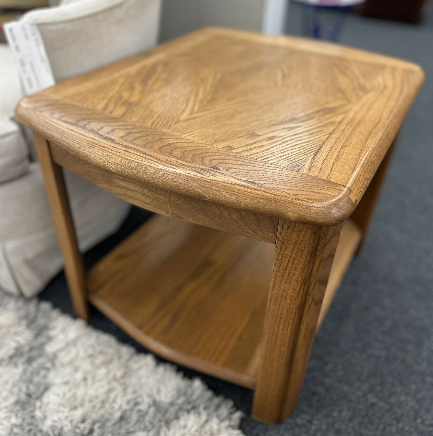 Oak End Table – Consignment Gallery